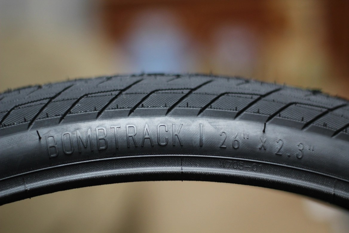 Bombtrack Helix V2 Tire – FIXED GEAR ARCHIVE